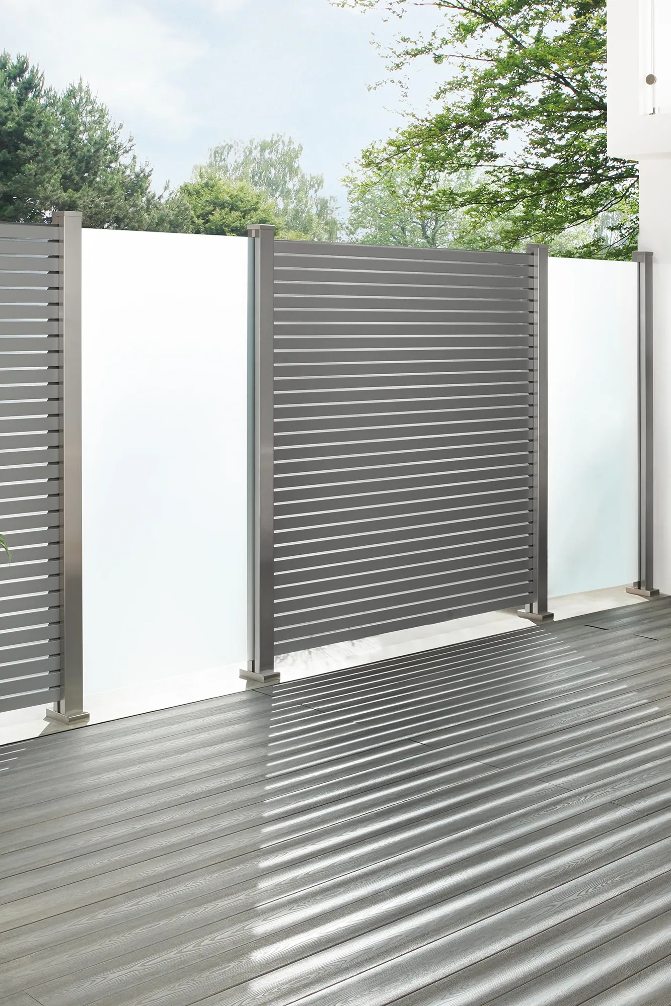 Séparation de balcon et terrasse en verre