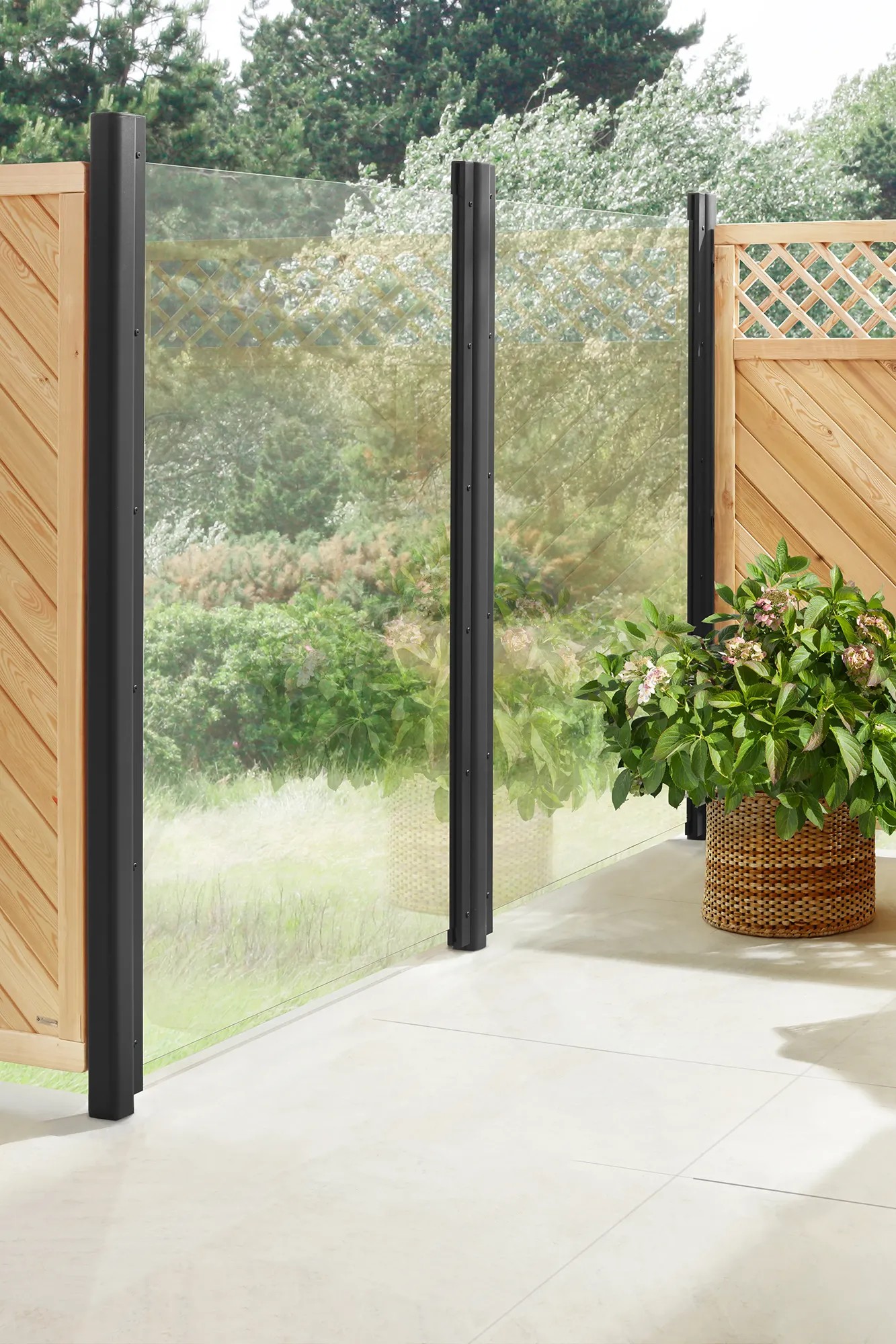 Séparation de balcon et terrasse en verre