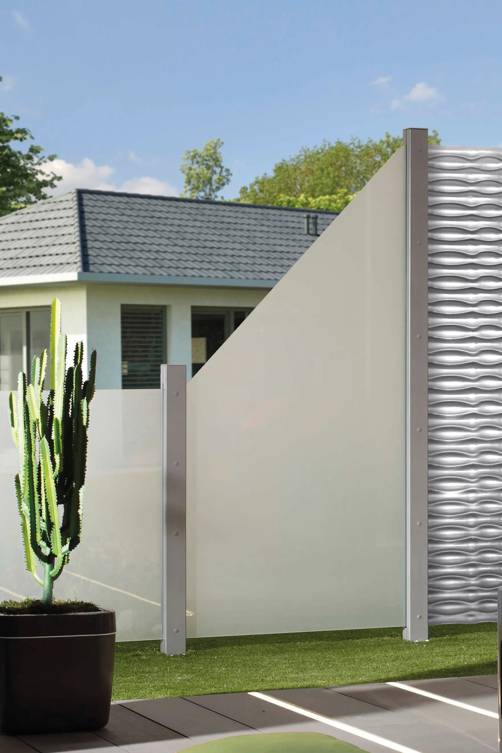 Séparation de balcon et terrasse en verre