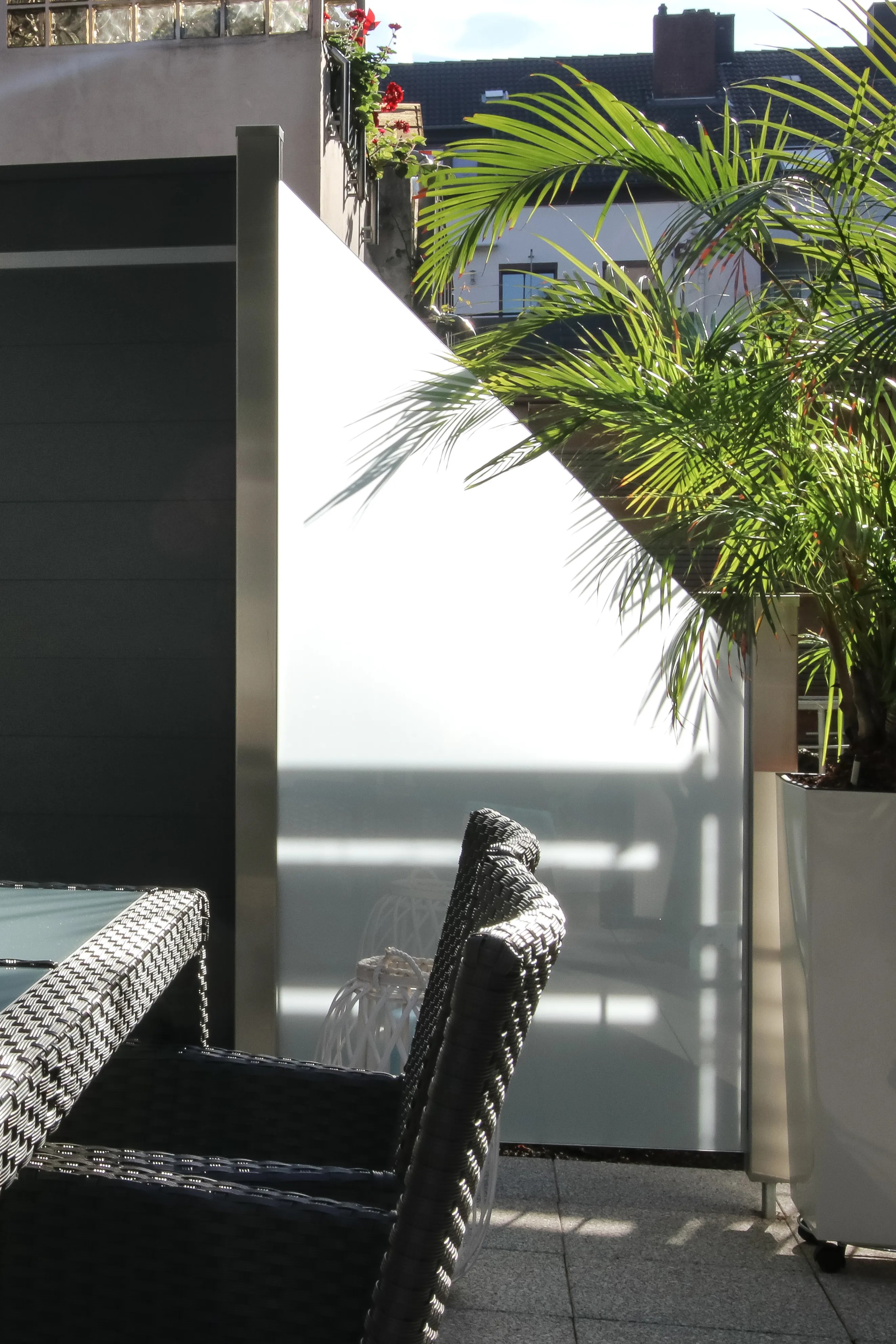 Séparation de balcon et terrasse en verre