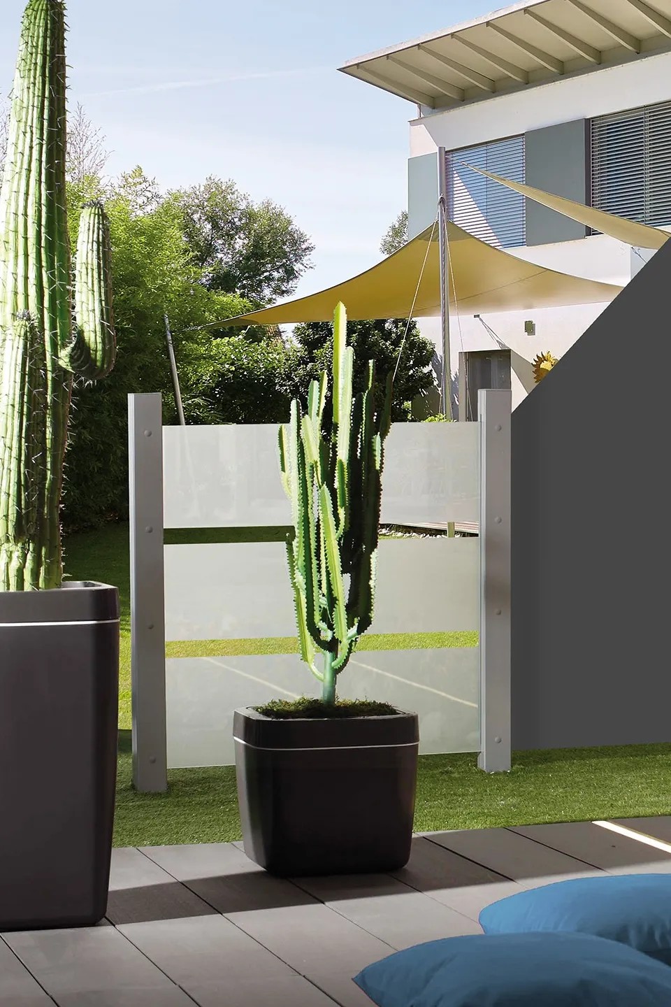 Séparation de balcon et terrasse en verre