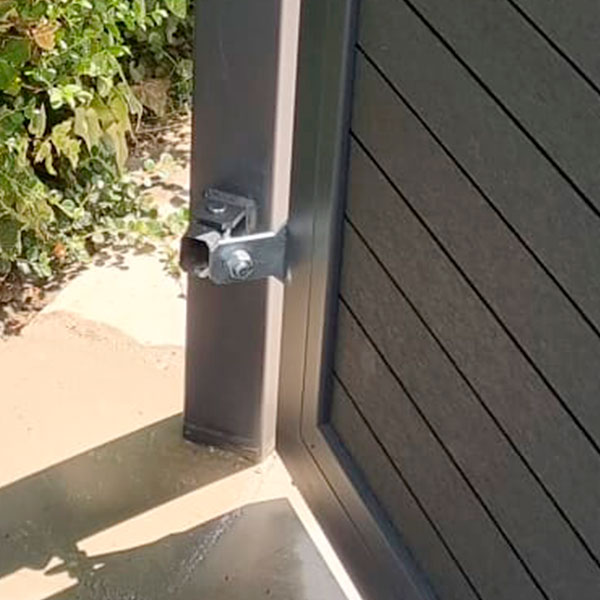 Porte et portail en bois composite